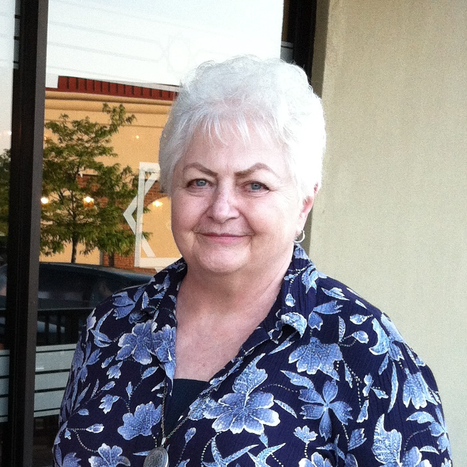 Σαφώς πιο αυστηρή και απόμακρη η κυρία Χρύσα από τότε που έγινε ...