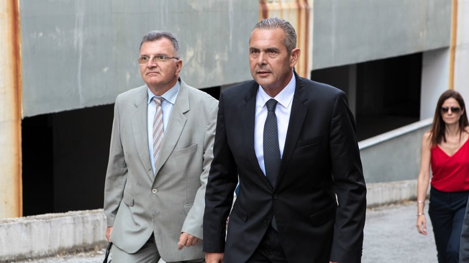 ΕΠΟΠ στα τεθωρακισμένα Αυλώνας μπαίνει ο Πάνος Καμμένος • Το Κουλούρι
