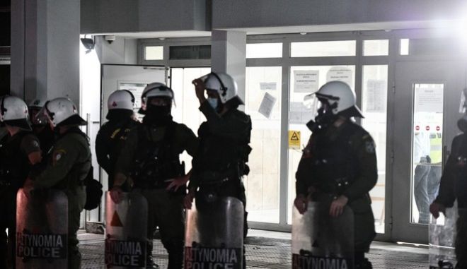 Εντολή να πυροβολήσουν τον ανακριτή αν επιμείνει πολύ έχουν οι 7 ...