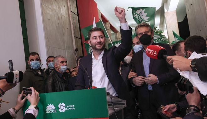 Το ΠΑΣΟΚ είναι εδώ και επίσημα, στα μπουζούκια γιόρτασε την εκλογή του ...