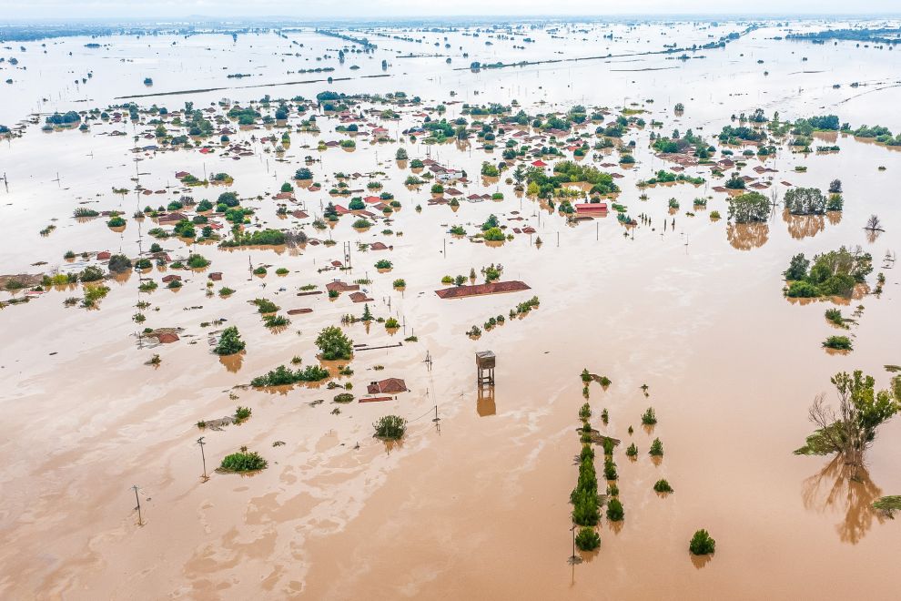 Ενημερωτικά φυλλάδια για την επενδυτική βαθμίδα που δόθηκε στη χώρα μας ...