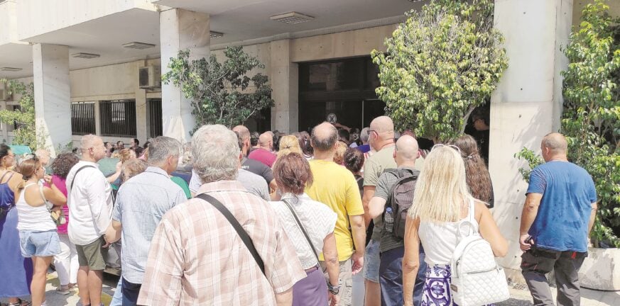 34χρονος που έχασε την ταυτότητά του πλαστογράφησε νέα γιατί ντρεπόταν ...