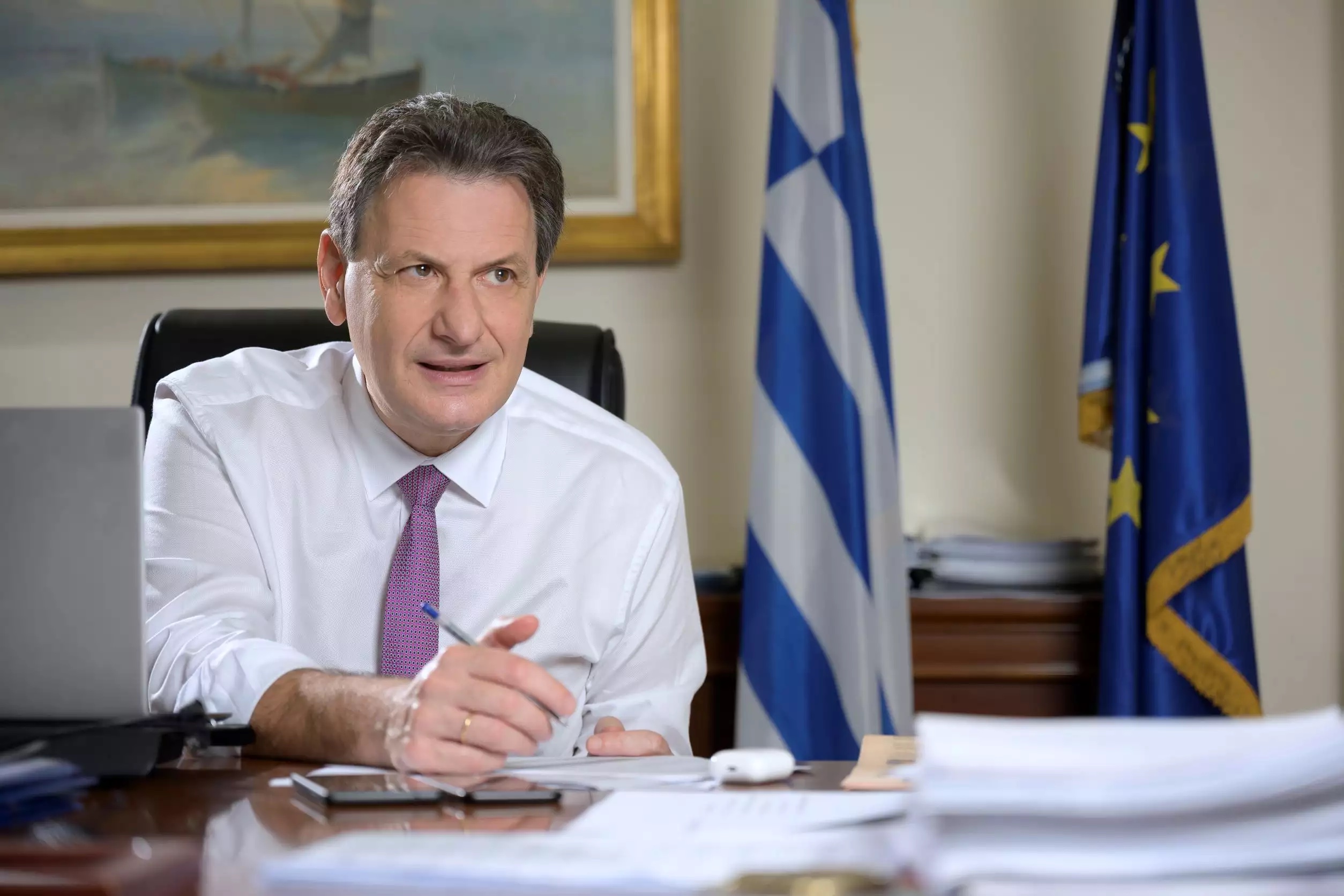 Έτοιμος να βάλει παράγωγο στην εξίσωση για τη ρήτρα αναπροσαρμογής των ...