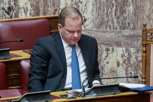 Έξαλλος με τους βουλευτές της Νέας Δημοκρατίας ο Κώστας Καραμανλής ...